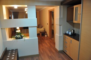 Suíte, 1 cama King | Cozinha americana privada | Chaleira elétrica