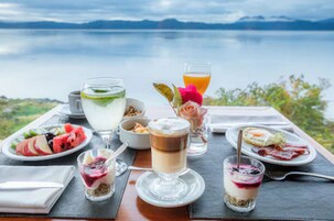 Pequeno-almoço tipo buffet diário incluído 