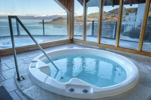 Banheira de hidromassagem interior