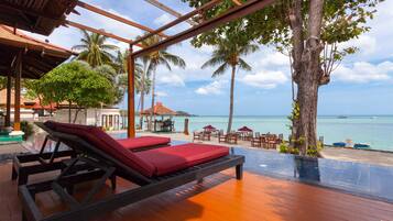 Ocean Front Villa with Private Pool | Vista do quarto