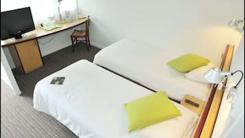 Quarto standard, 2 camas de solteiro | Roupas de cama premium, escrivaninha, cortinas blackout