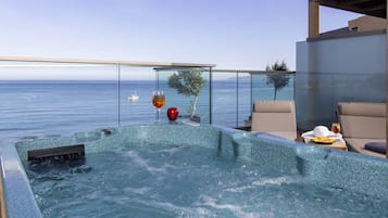 Deluxe Room Sea View with Jacuzzi | Vista do quarto