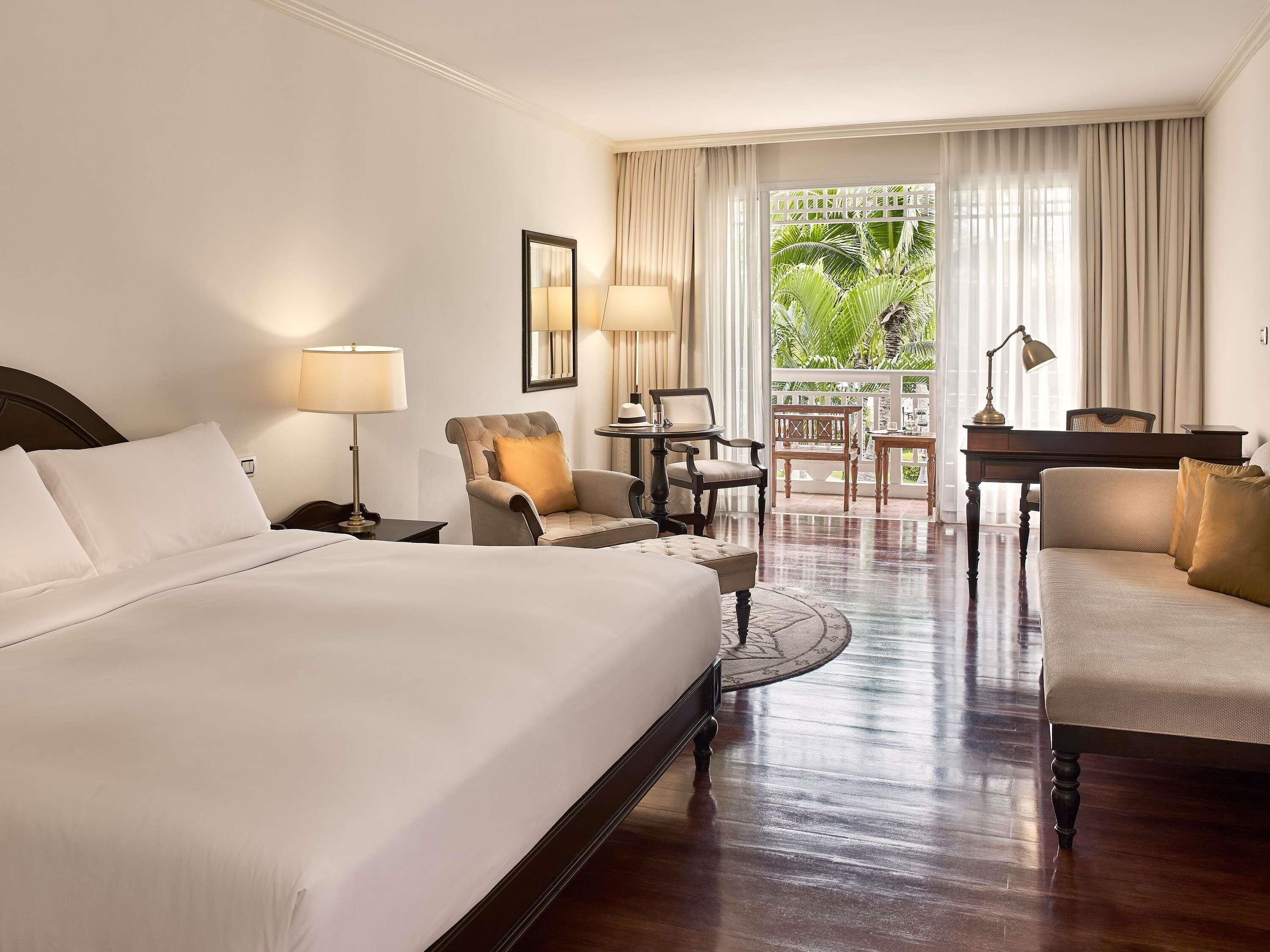 Quarto superluxo, 1 cama King (Pool and Garden View) | Roupas de cama premium, edredons de pluma, frigobar, cofres nos quartos