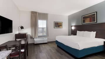 Efficiency, 1 cama King, para não fumantes | Camas com colchões pillow-top, escrivaninha, cortinas blackout