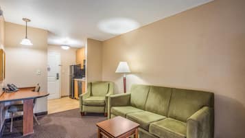 Suite, várias camas, acessível, não fumadores | Secretária, ferro/tábua de engomar, Wi-fi grátis