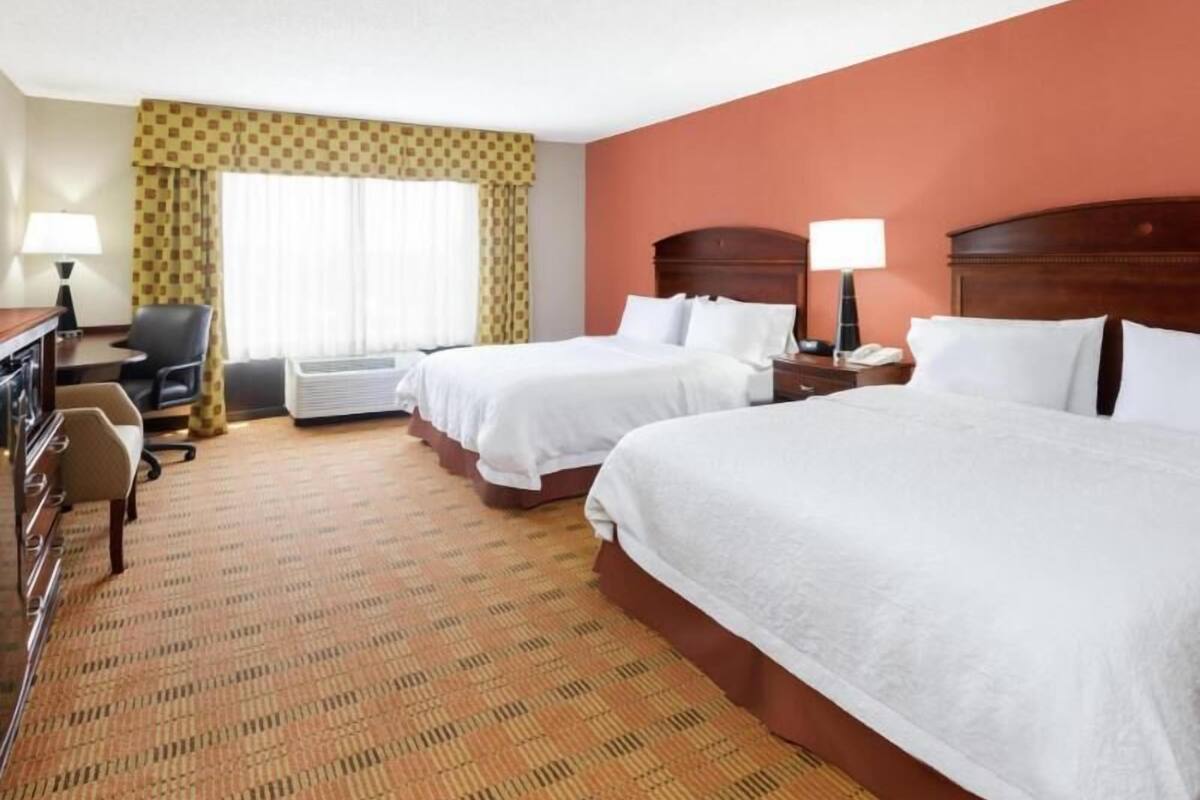 Cofre no quarto, secretária, ferro/tábua de engomar, Wi-fi grátis