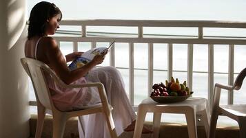 Quarto Deluxe, vista para o mar | Vista da varanda