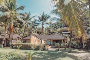 Beachfront Pool Villa | Roupa de alta qualidade, minibar, cofre no quarto