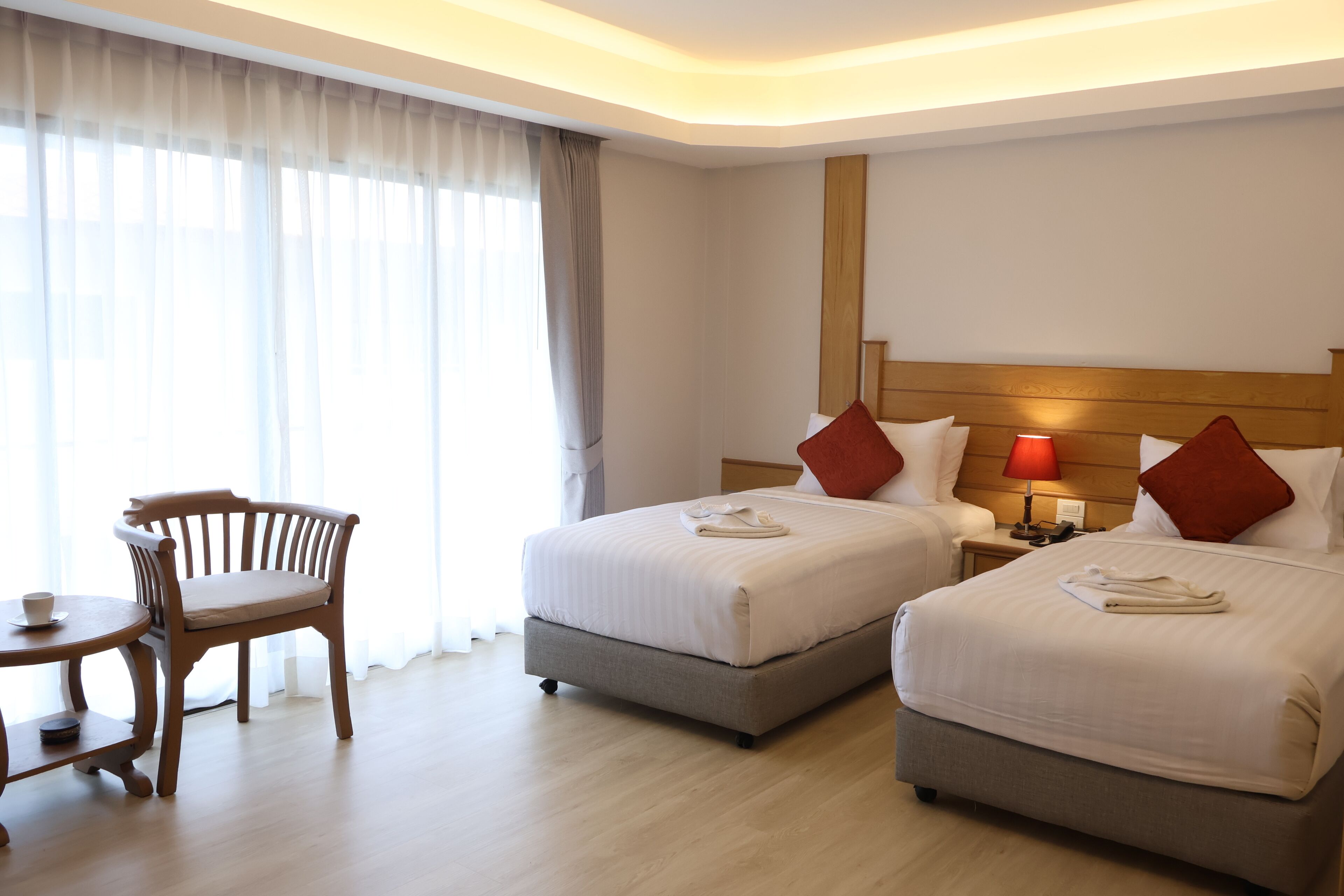 Quarto casal ou duplo superior | Frigobar, cofres nos quartos, escrivaninha, cortinas blackout