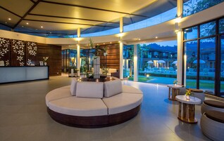 Área de estar no saguão