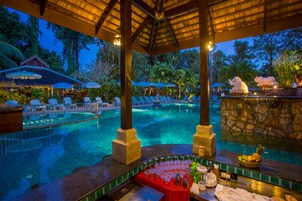 Bar à beira da piscina