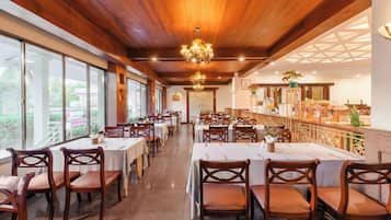 Café da manhã, almoço e jantar