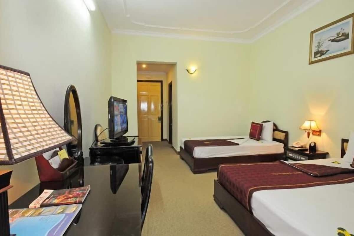 Minibar, cofre no quarto, secretária, cortinas/cortinados opacos