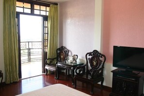 Quarto Quádruplo Familiar, 3 quartos, não fumadores, Vista para a cidade | Roupa de alta qualidade, edredões de penas, camas de colchão pillowtop 