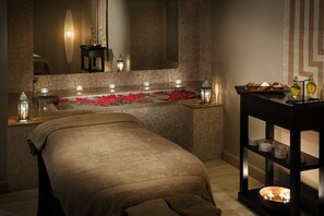 Sala(s) para tratamentos a casais, sauna, banheira de hidromassagem 