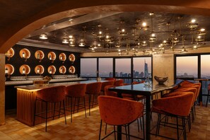 4 restaurantes, pequenos-almoços servidos, cozinha internacional 