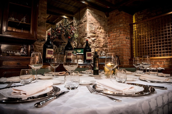 Pequenos-almoços servidos, cozinha italiana, com vista para a piscina