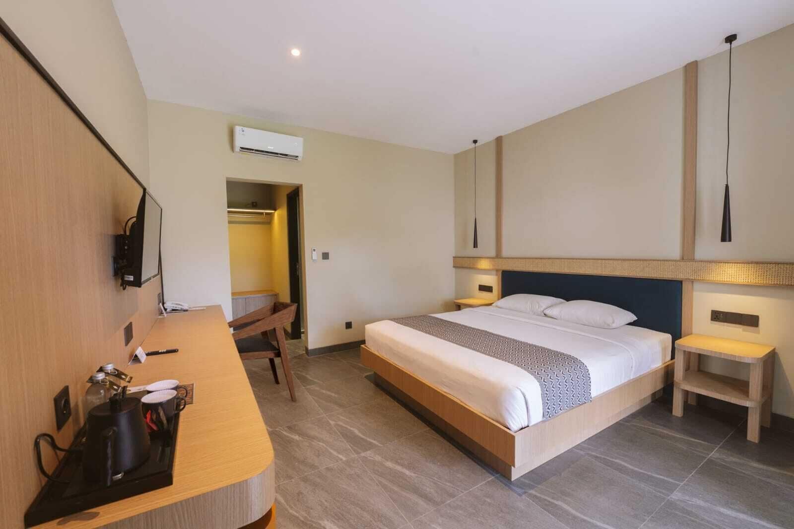 Superior Plus Double Room | Minibar, cofre no quarto, secretária, ferro/tábua de engomar 