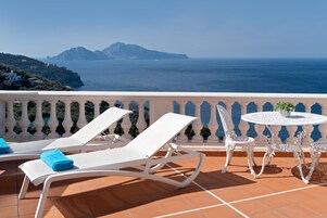 Suite Júnior, varanda, vista para o mar | Minibar, cofre no quarto, secretária, quartos insonorizados