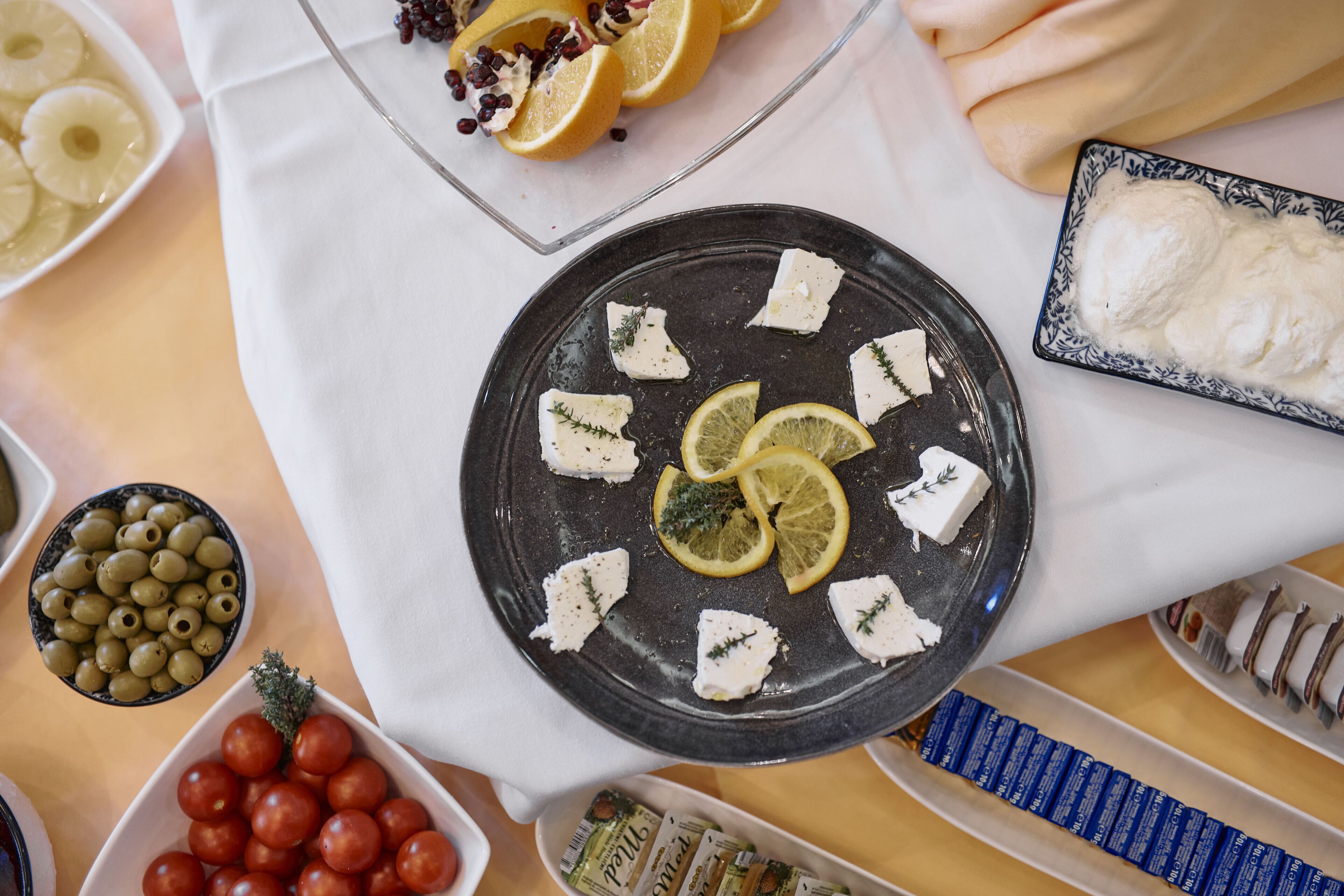 Pequeno-almoço tipo buffet diário (10 EUR por pessoa) 