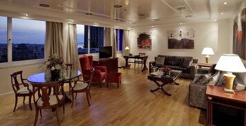 Suíte presidencial, vista para a cidade | Roupas de cama premium, frigobar, cofres nos quartos