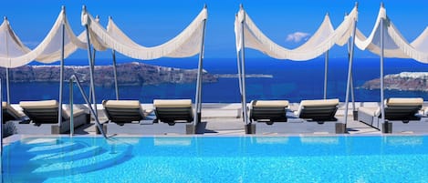 3 piscinas externas, guarda-sóis, espreguiçadeiras