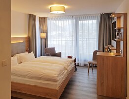 Comfort-room, balcony (small) | Roupa hipoalergénica, secretária