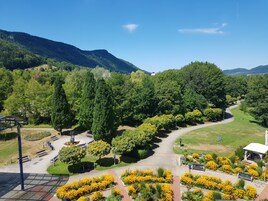 Panorama Comfort double room, balcony, park view | Vista do quarto