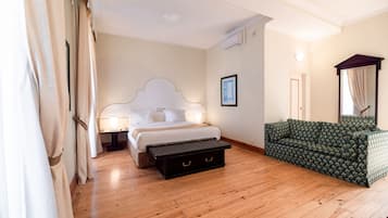 Quarto Duplo ou Twin Superior | Secretária, ferro/tábua de engomar, berço de viagem, Wi-fi grátis