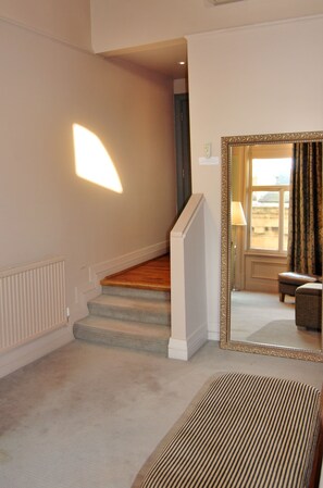 Quarto casal executivo, 1 cama King | Individualmente decorados, individualmente mobiliados, escrivaninha