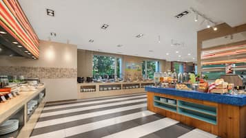 Pequeno-almoço tipo buffet diário (58 CNY por pessoa)