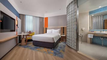 Quarto Standard, 1 cama queen-size, acessível | Cofre no quarto, secretária, cortinas/cortinados opacos