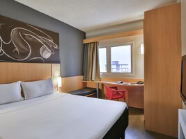 Apartamento superior, 1 cama Queen | 1 quarto, frigobar, cortinas blackout, quartos à prova de som