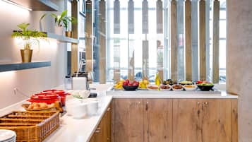 Café da manhã com buffet todos os dias (MAD 65 por pessoa)