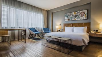 Quarto Executivo, 1 cama queen-size, acessível (Accessible) | Minibar, cofre no quarto, secretária, cortinas/cortinados opacos