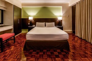 Quarto Premier, 2 quartos | Minibar, cofre no quarto, secretária, ferro/tábua de engomar 