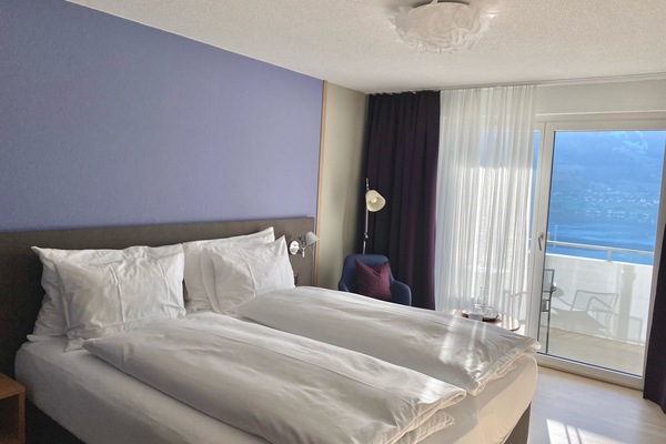 Quarto Duplo Empresarial | Edredões de penas, minibar, cofre no quarto, secretária