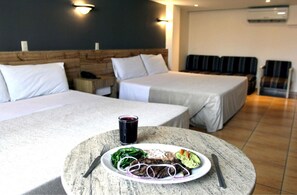 Suite (2 King Beds + 1 Sofabed Suite) | Wi-fi grátis, roupa de cama fornecida 