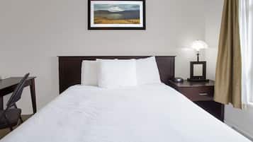 Quarto Standard, 1 cama queen-size | Ferro/tábua de engomar, Wi-fi grátis, roupa de cama fornecida