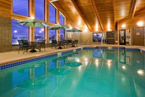 Piscina interior, guarda-sóis 