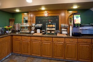 Café da manhã com buffet grátis todos os dias