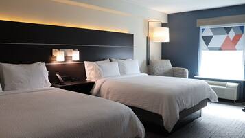 Quarto Standard, 2 camas queen-size | Cofre no quarto, secretária