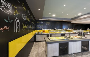Café da manhã com buffet grátis todos os dias