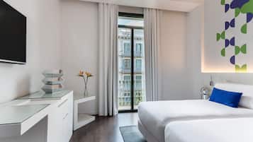 Quarto casal ou duplo, sacada | Frigobar, cofres nos quartos, escrivaninha, cortinas blackout