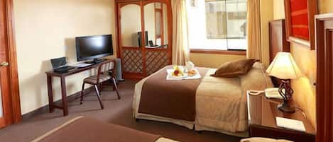 Cofres nos quartos, Wi-Fi de cortesia, roupa de cama