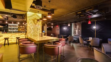 Serve almoços, jantares e happy hour