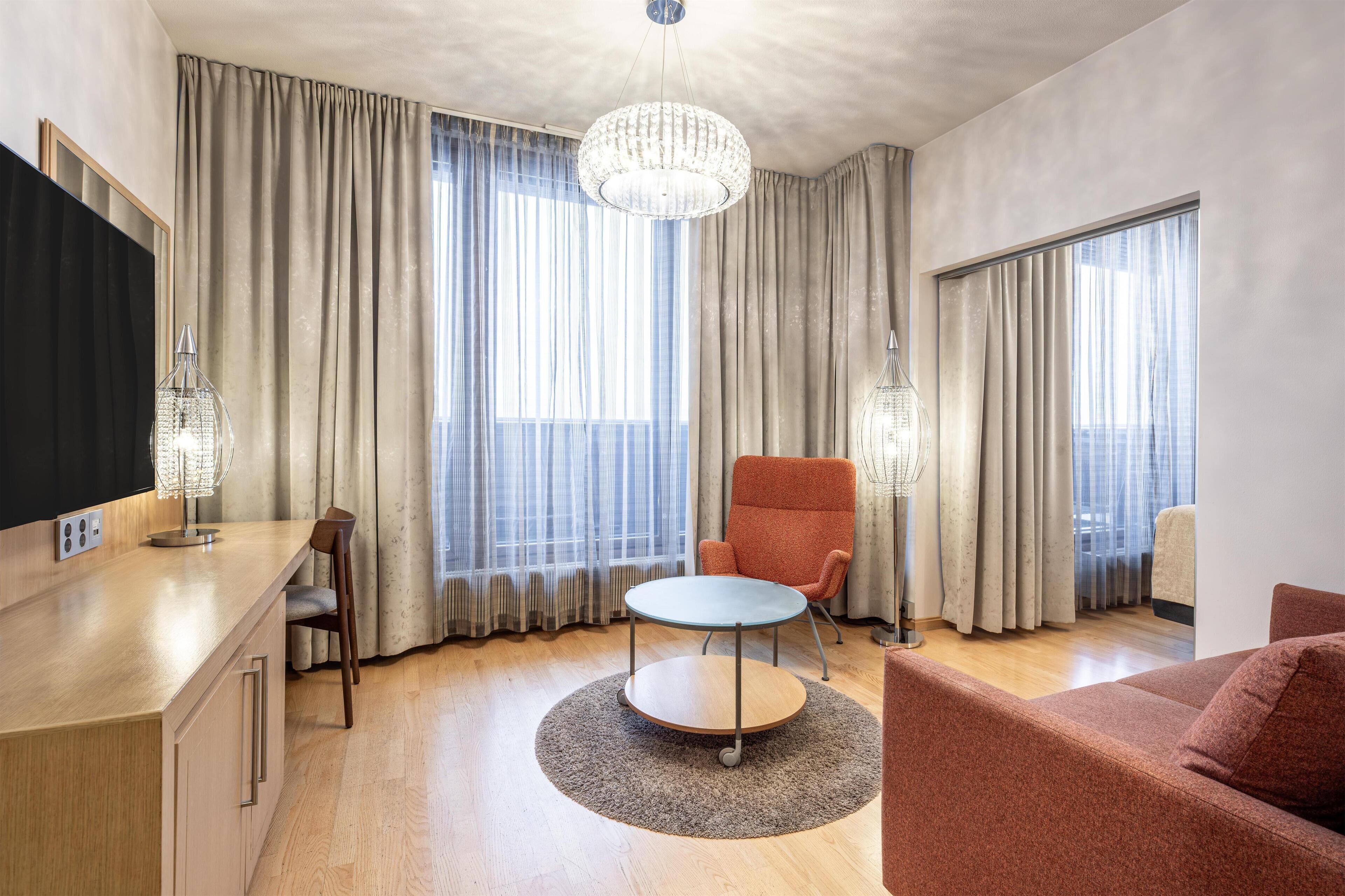 Suite Júnior | Roupa hipoalergénica, minibar, cofre no quarto, secretária 