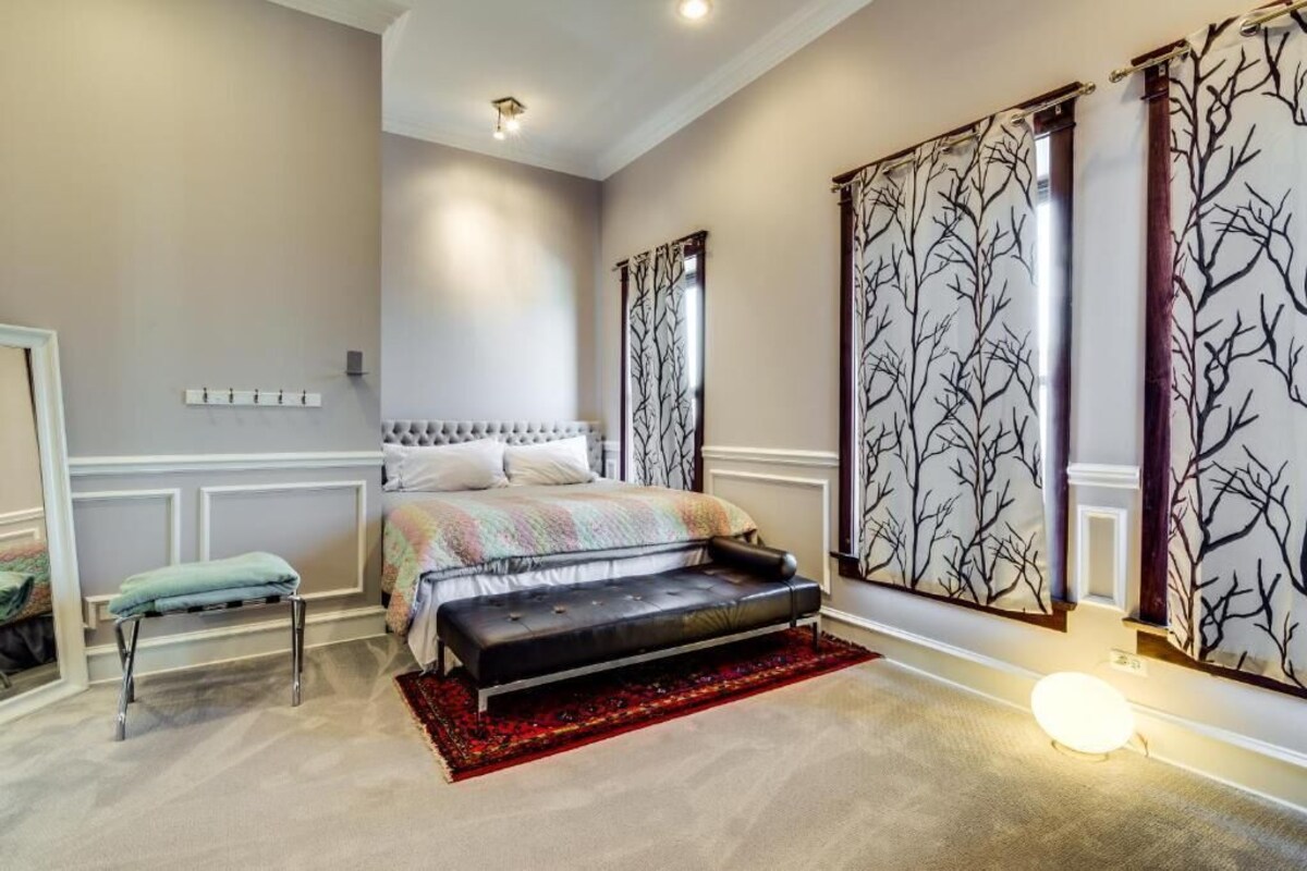 Ruby Room Reviews, Deals & Photos 2026 - Expedia