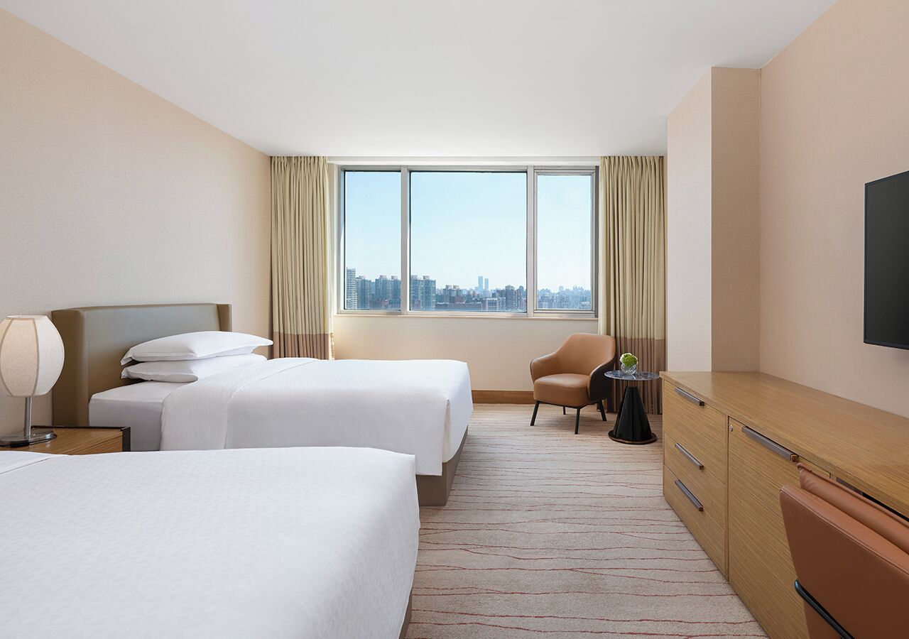 Quarto, 2 camas de casal | Roupa de alta qualidade, minibar, cofre no quarto, secretária 