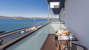Suíte, sacada (Sea View) | Terraço/pátio